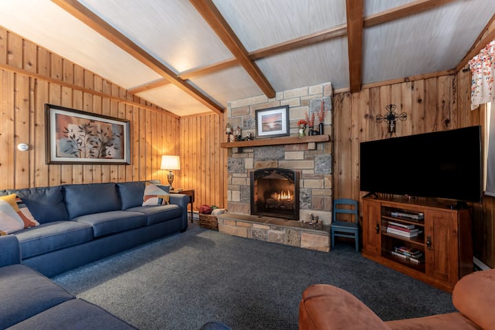 Pet Friendly 5br Poconos Lake Cabin Close To Beach - Arrowhead Lake, PA