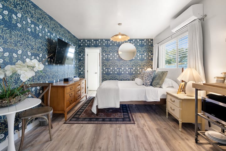 Studio By The Sand—bring Your Furry Lad! - Lake Worth, FL