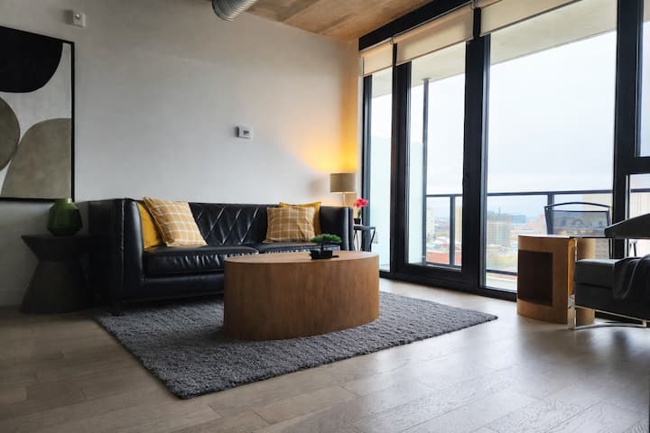 Dandyskyloft • Free Parking • Canada Life Centre - Winnipeg