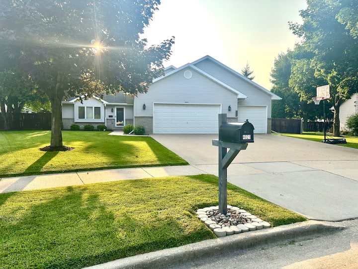 Clean/cozy 3 Bedroom, 1.5 Bath Home, Eaa Renting - Oshkosh, WI