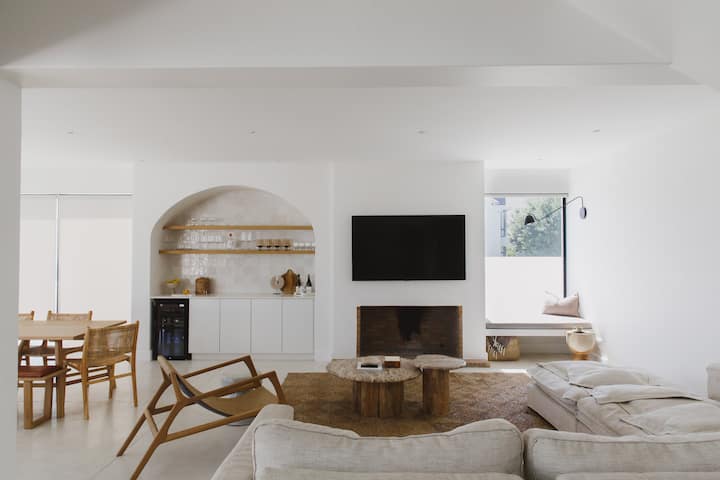 Hemels In Hermanus
(Sleeps 4, On Request Sleeps 6) - Hermanus