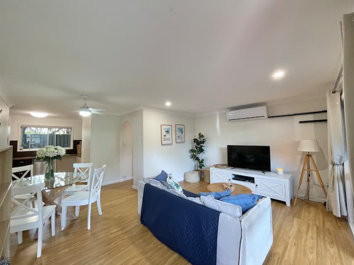 Cosy Beach Townhouse - Pet & Family Friendly. - Gold Coast