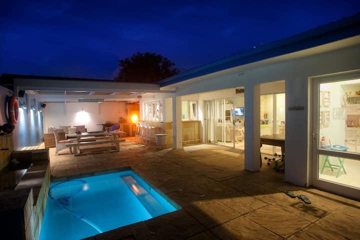 Beautiful Leisure Island Beach Home - Knysna
