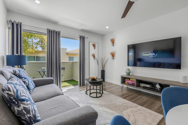 Modern Condo With Premium Amenities Near Old Town - Scottsdale, AZ