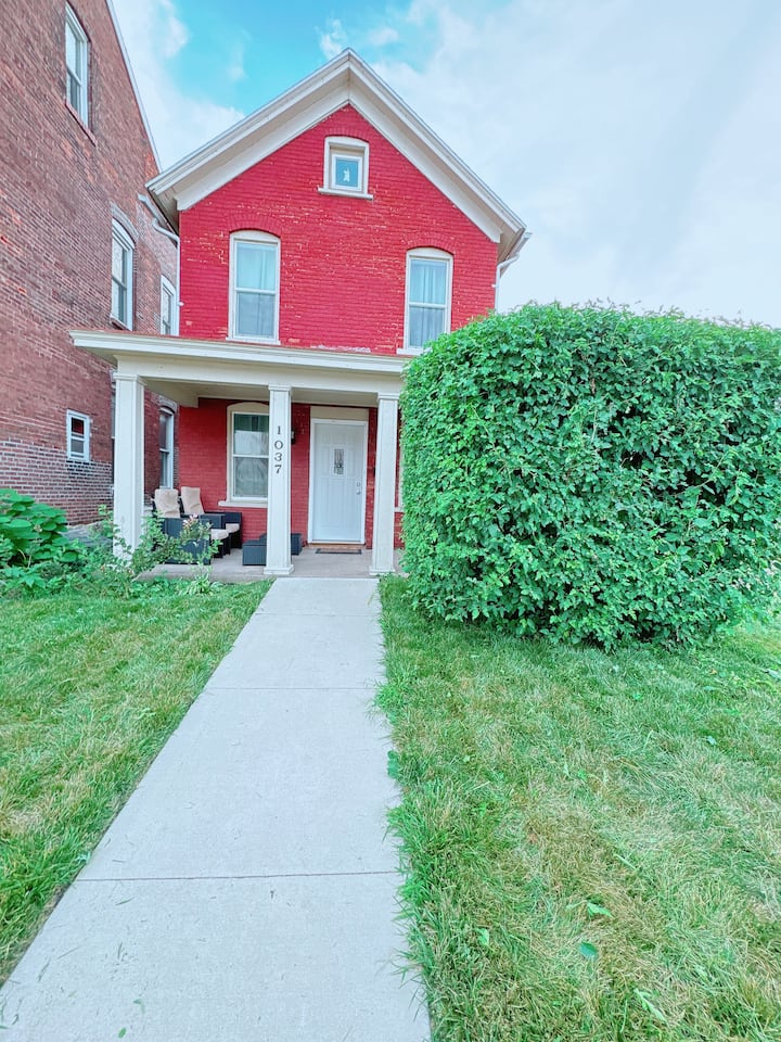 Cheerful Home By Millwork District/farmers Market - Dubuque, IA