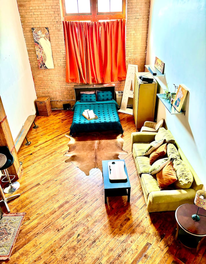 2 Level Loft *Mins Away From Downtown Detroit* - Lincoln Park, MI