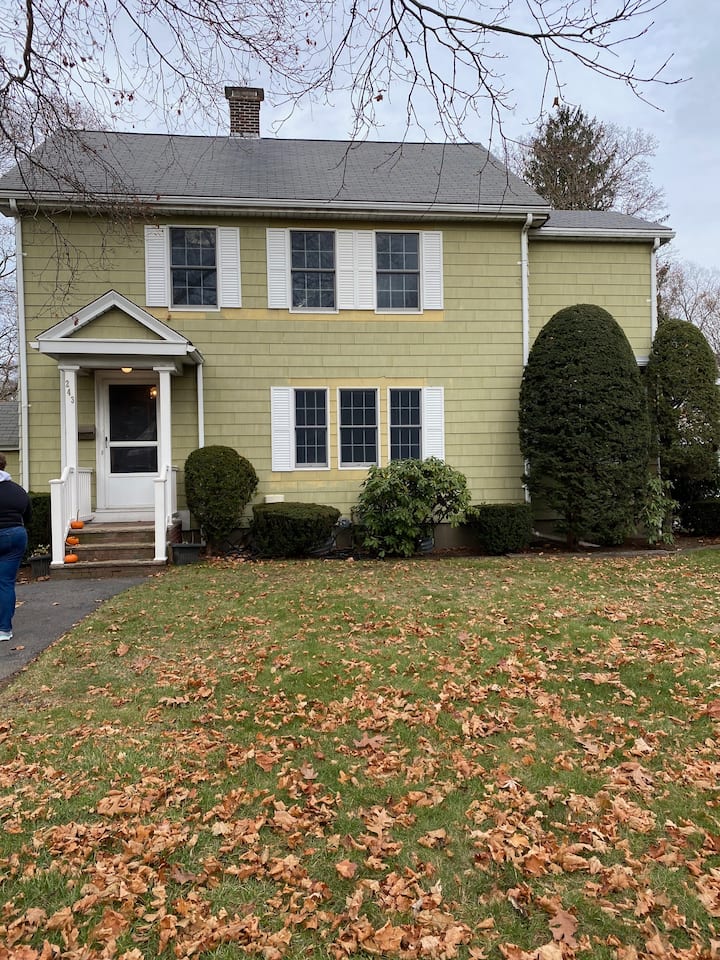 Home Away From Home With A Pool - Wellesley, MA