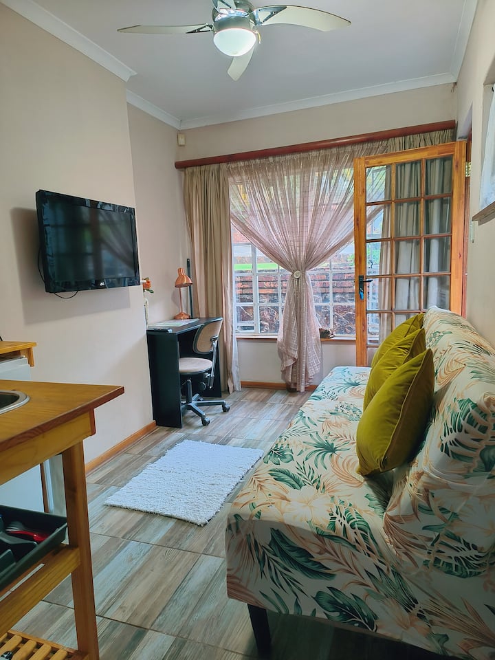 Wag-n-bietjie Accommodation 1 - Centurion