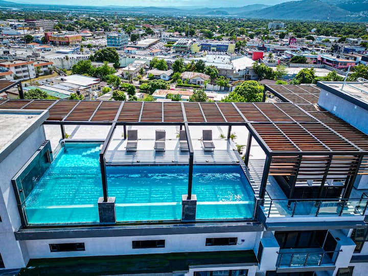 Ultra 2br Central, Rooftop, Pool, Gym, Smart, Kgn - Kingston