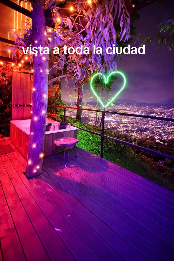 Jacuzzi Con Espectacular Vista A Medellín