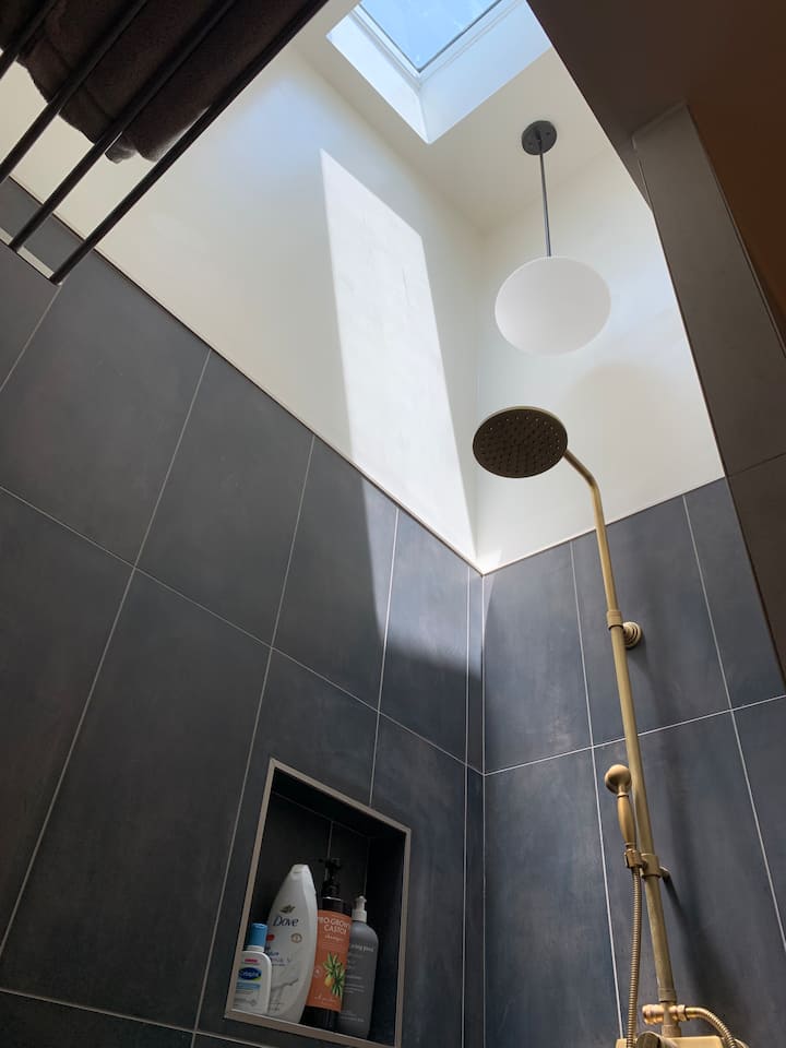 Stylish Guesthouse W/loft | Walk To Shops & Dining - Long Beach, CA