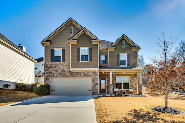 Arcade | Open Plan | Natural Hardwoods | Sleeps 10 - Union City, GA