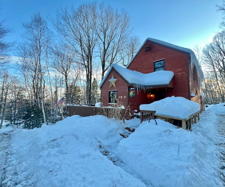 Mt Snow Chalet: Peaceful Escape W/hot Tub - Wilmington