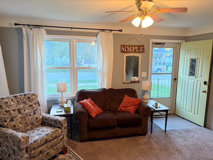 Charming 2-bedroom Home With A Fenced Yard - Saylorville Lake, IA