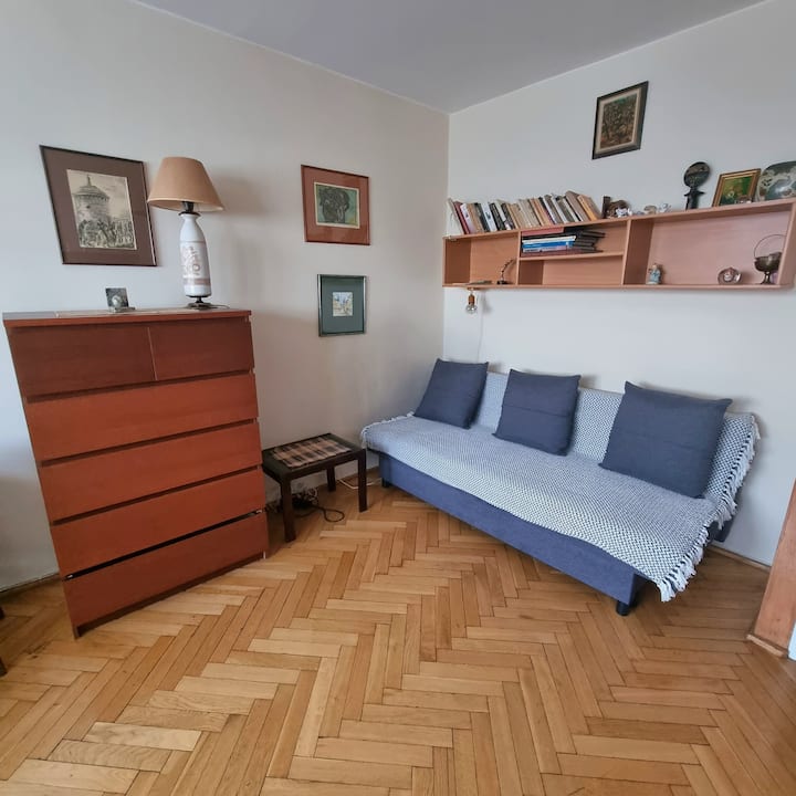 5 Min To Metro, Dedicated Workspace, Wifi, Lift - Varsovia