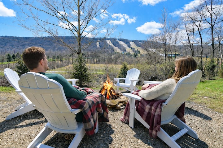 Romantic Ski-view Retreat By The Fire - Naples, NY