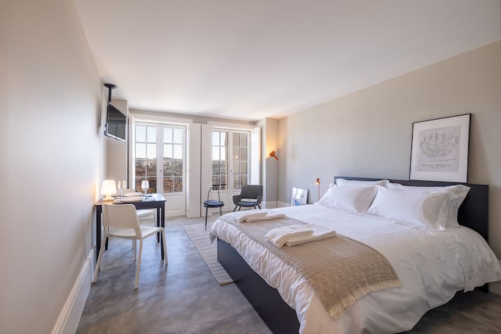 Boutique Studio Private Balcony Monumental View - Porto, Portugal