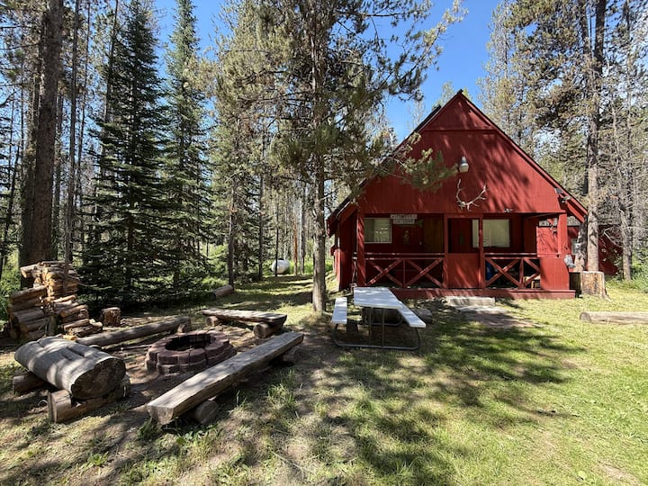 30 Mins From Ynp | Trail Access - Cozy Cottage - Island Park, ID