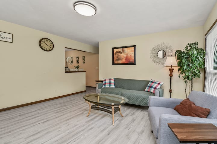 3 Bed Home With A Big Fenced Backyard - Springfield, MO