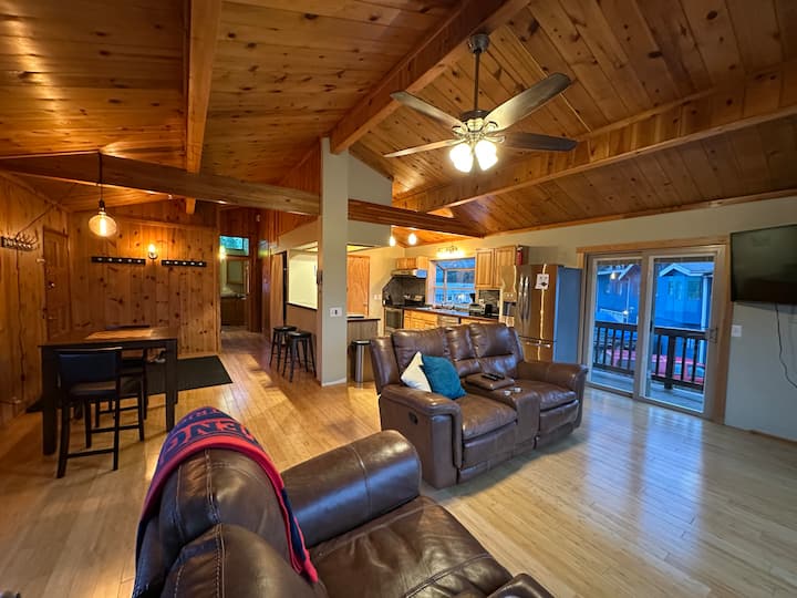 River House, Close To All, W Desk And Car Option - Juneau, AK