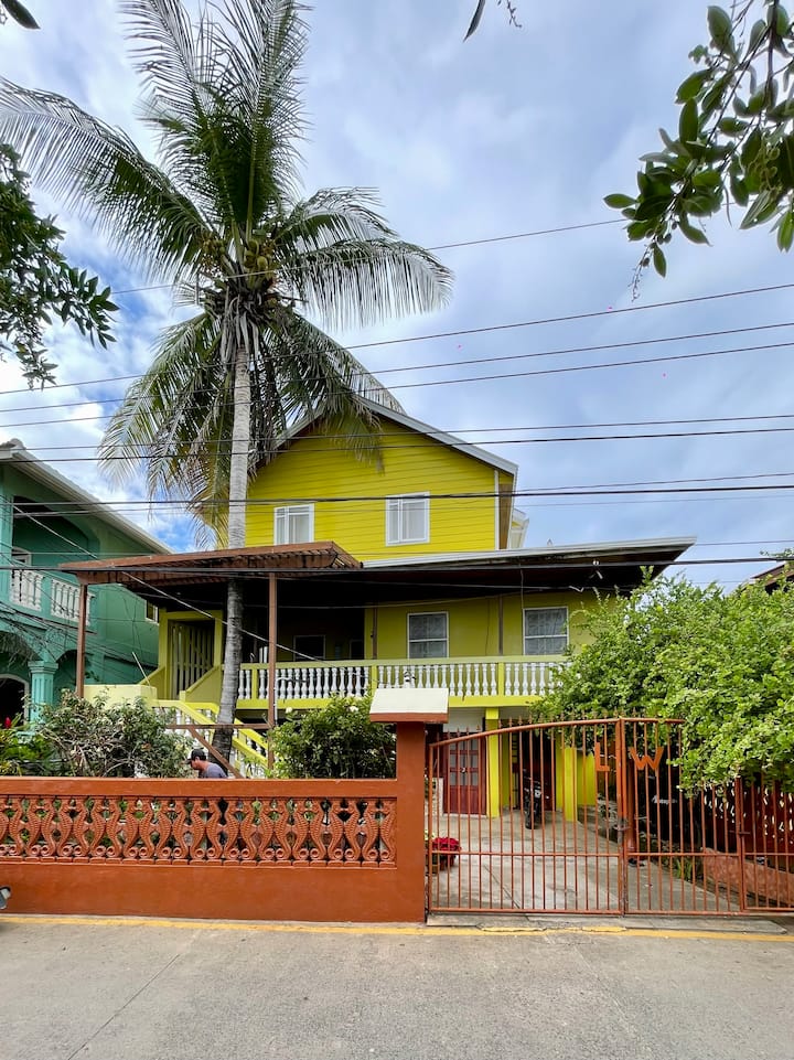 Sea La Vie 1 Bedroom With Ocean Deck In Utila - Utila