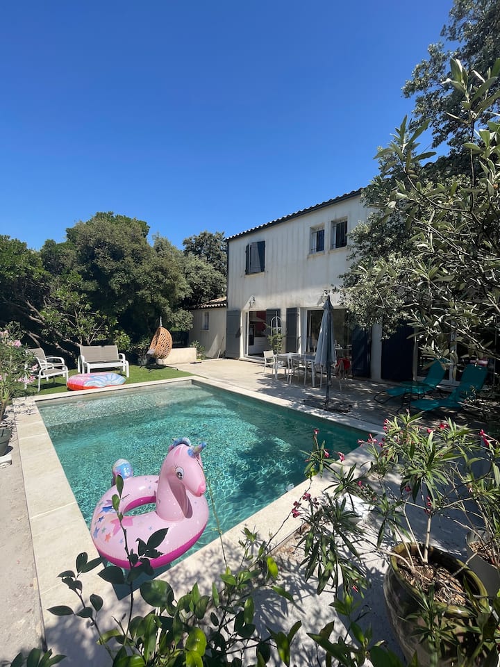 Maison Familiale, Piscine Au Coeur De La Garrigue - Nîmes