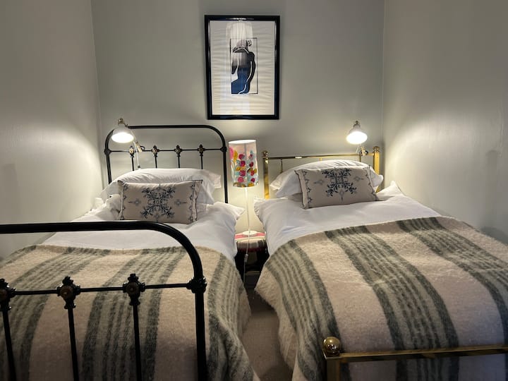 Cosy And Charming With Twin Beds/private Bathroom - Leith
