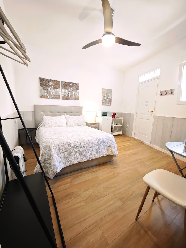 Estudio Cama Doble Baño
Triana Centro
N1 - Sevilla, España