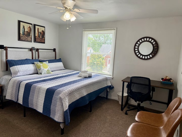 King Bed, Charming, Fully Decorated, Pets W/ Fee - Buffalo, NY