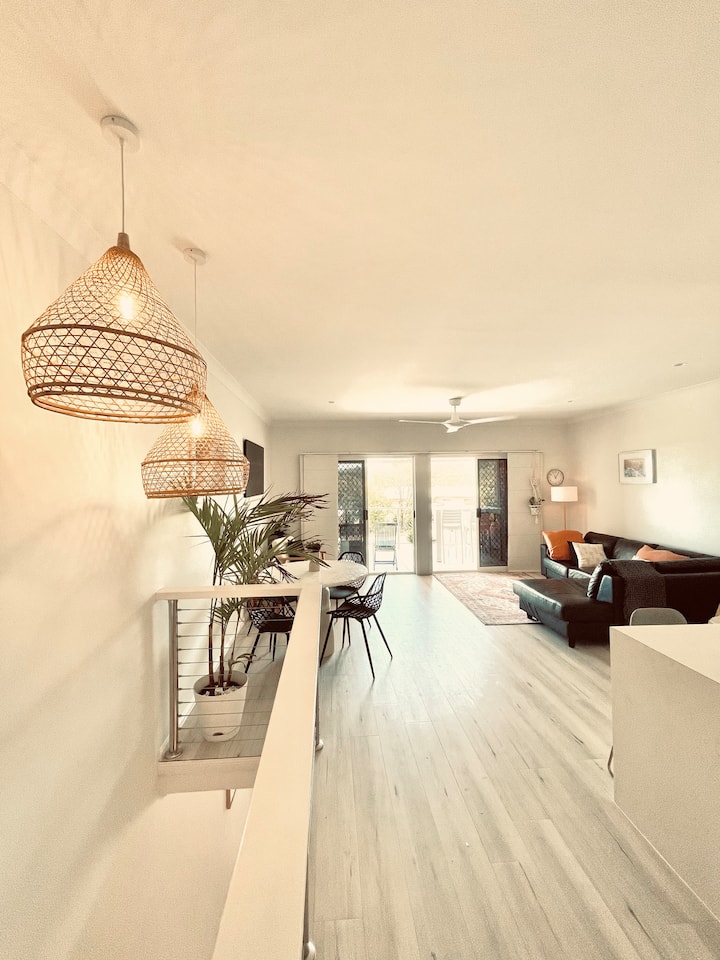 Lovely 3 Bedroom  Ocean  Views Stroll To The Beach - Rainbow Beach