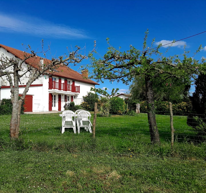 Arritxun Gîte Paisible, Ancienne Ferme, S/ Colline - Pyrénées-Atlantiques