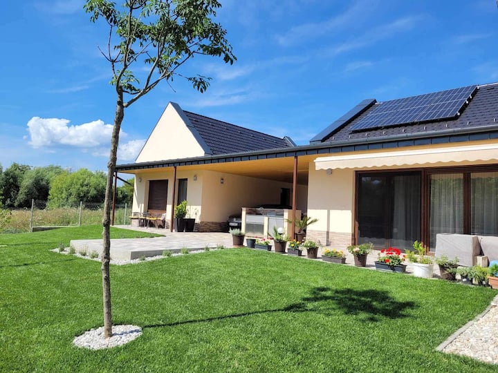 Happybee Apartman Csendes, Balatoni Házikó - Vonyarcvashegy