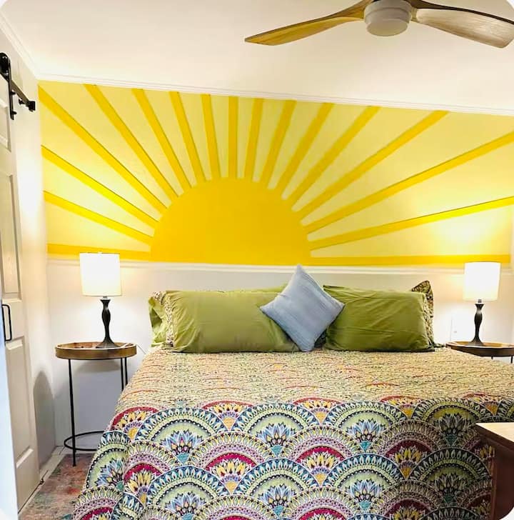 Sun & Fun - 2bedroom (1k,1q). Steps To The Sand - Treasure Island, FL