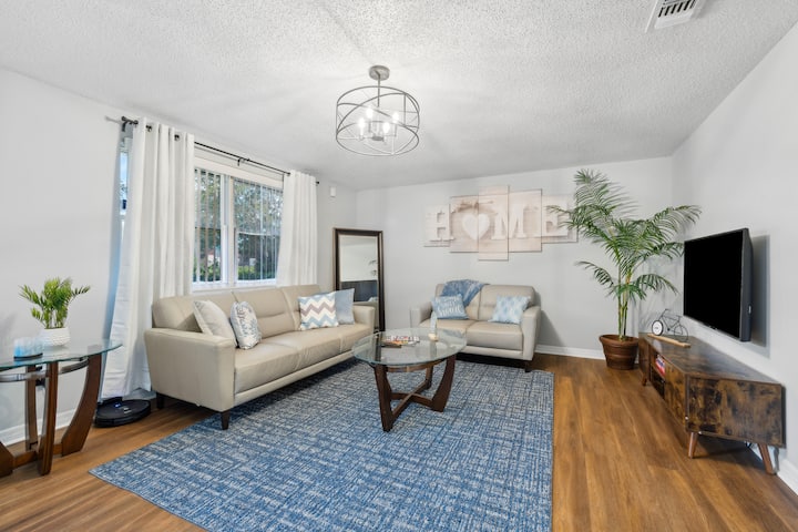 Cozy Full 3br Home Near Jax Airport Huge Yard Wifi - Jacksonville, FL