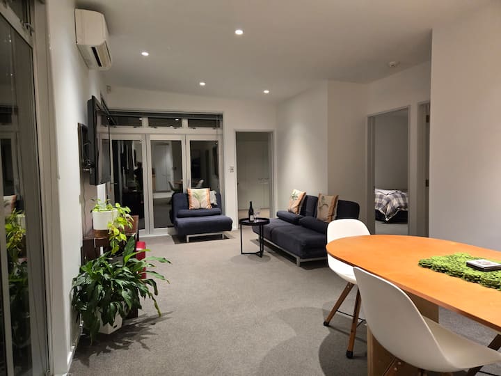 Convenient 1 Or 2 Or 3 Bedroom Oasis - Christchurch