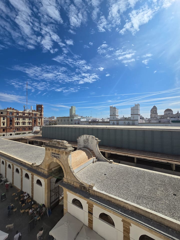 Cádiz + Central Market + Comfort = Tradition & Joy - Cádiz