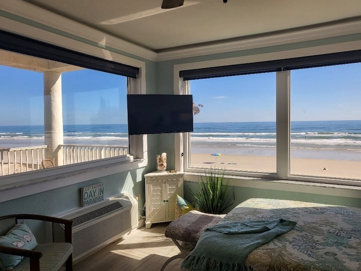 Beautiful Ocean Front Corner Unit. Fully Renovated - Daytona Beach, FL