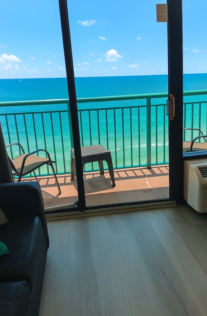 Direct Oceanfront Penthouse! Lazy River/ Two Pools