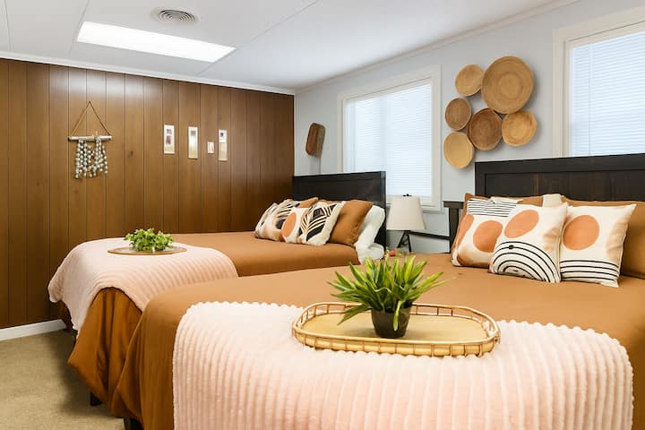 Rustic Boho Cottage/2 Queen /Private 3/4bath - Stillwater, OK