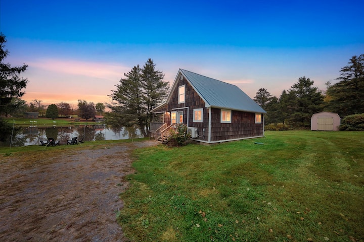 Private & Peaceful Lakehouse W/ Hot Tub + King Bed - Montrose, PA