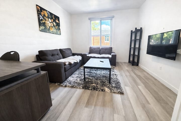 Lovely 4-bedroom With Free Parking Premise - LaSalle