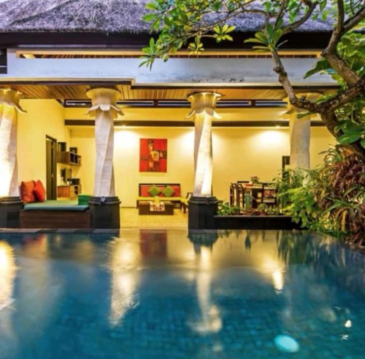 3br Jacuzzi, Airport Transfer, Without Breakfast - Seminyak