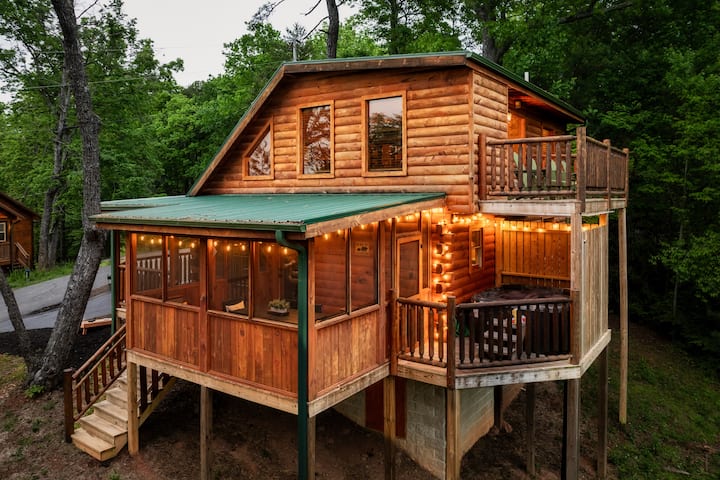 *Gatlinburg/pf* Private Smoky Mtn Cabin W/hot Tub - Gatlinburg, TN