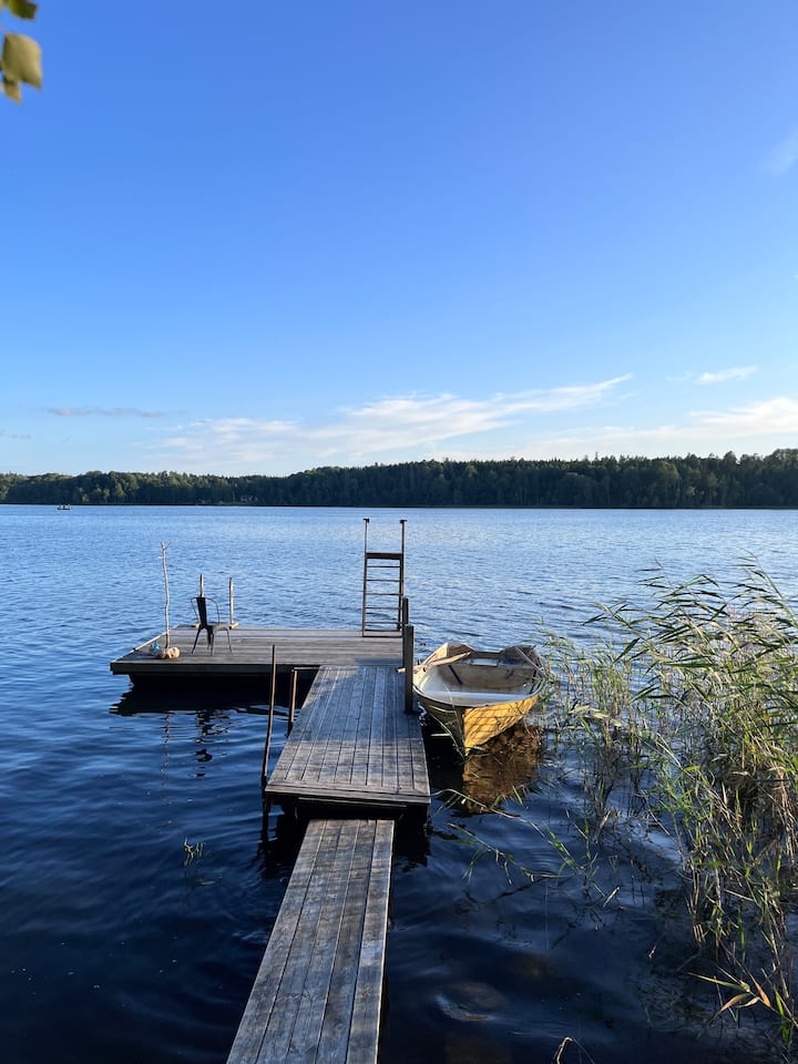 Charming House By The Lake - Gnesta