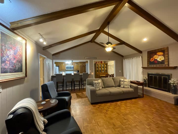 Pet Friendly Entire Home - Fort Smith, AR