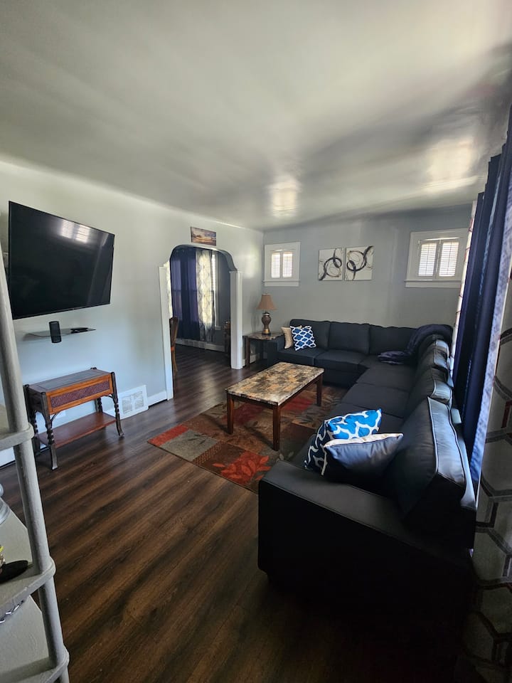 Lrg Home, Perfect 4 Grps&families With Pool Table - Detroit, MI