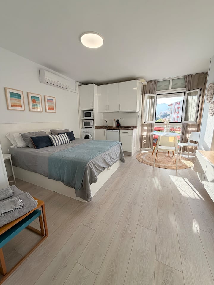 Precioso Estudio Con Piscina A Metros Del Mar. - Benalmádena