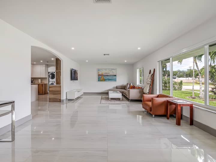 4/2 Luxurious King Beds Stay*yatchs*jetski Special - Miami Gardens, FL