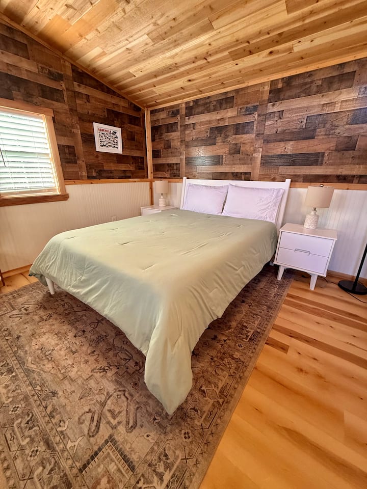 Hickory Hilltop Hideaway • Sauna • 15 To Avl - Asheville, NC