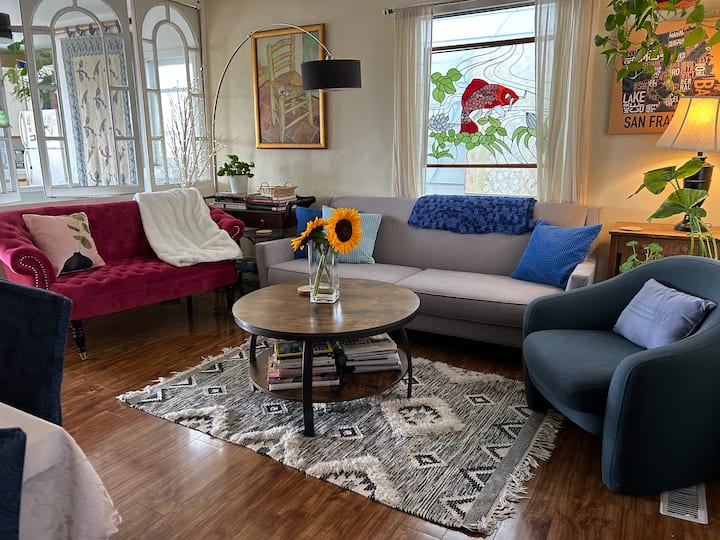 Super Cute Two Story Cottage, Sweet Views! - San Francisco, CA